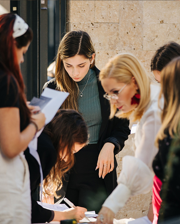 ARHIKIT - PIATRAONLINE.com