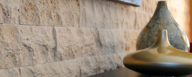 Interior wall cladding with decorative natural stone - PIATRAONLINE.com